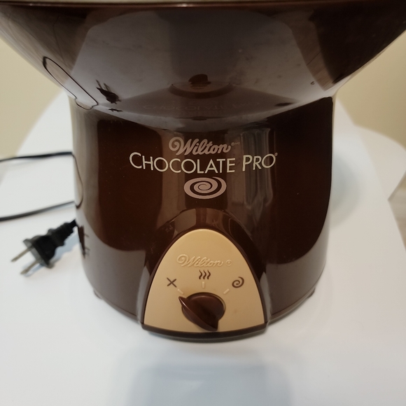 Wilton | Kitchen | Wilton Chocolate Pro Fountain 3 Tier 4 Lb Capacity ...